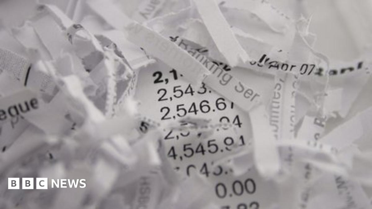 P45 tax form is given a reprieve by HMRC - BBC News
