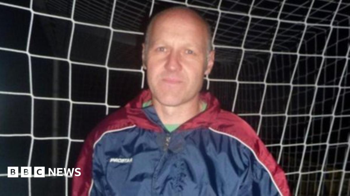 Cornish footballer celebrates 500th game for Wendron - BBC News
