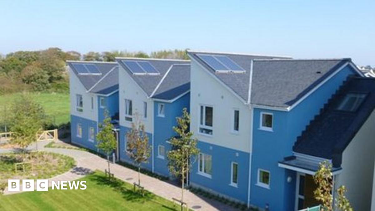 Guernsey Grand Bouet development second stage approved - BBC News