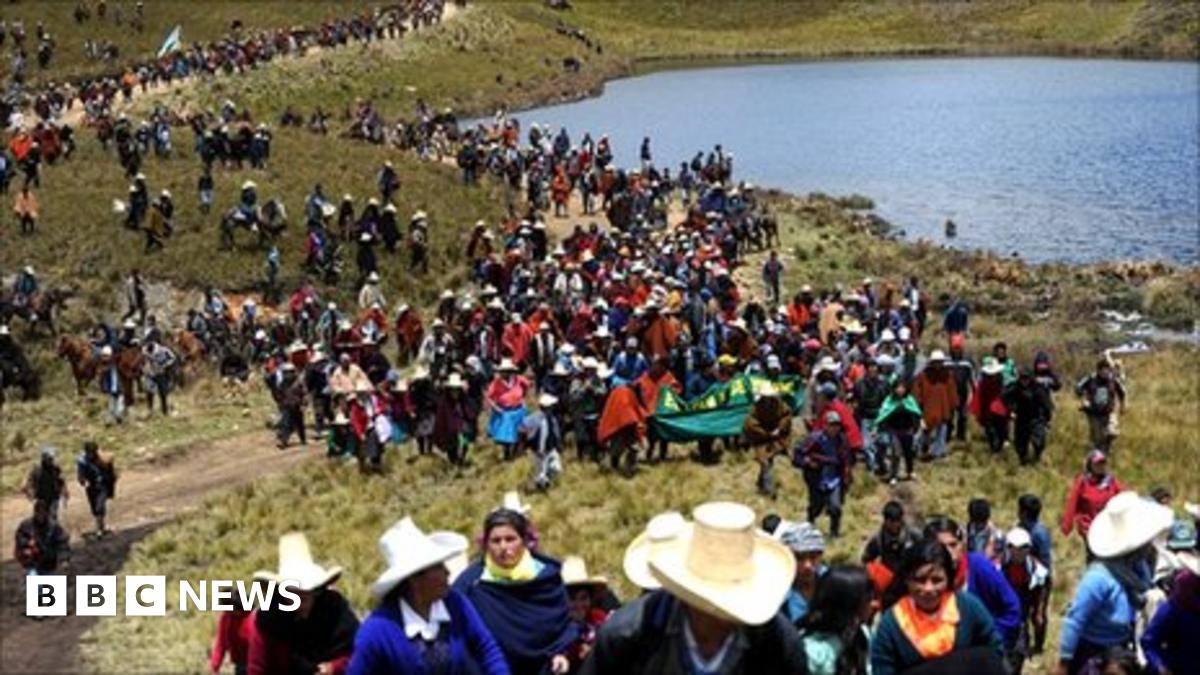 Peru protests at huge Conga gold mine in Cajamarca - BBC News