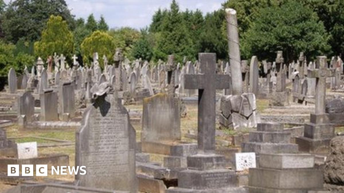 Sunbury cemetery to offer faster burials - BBC News