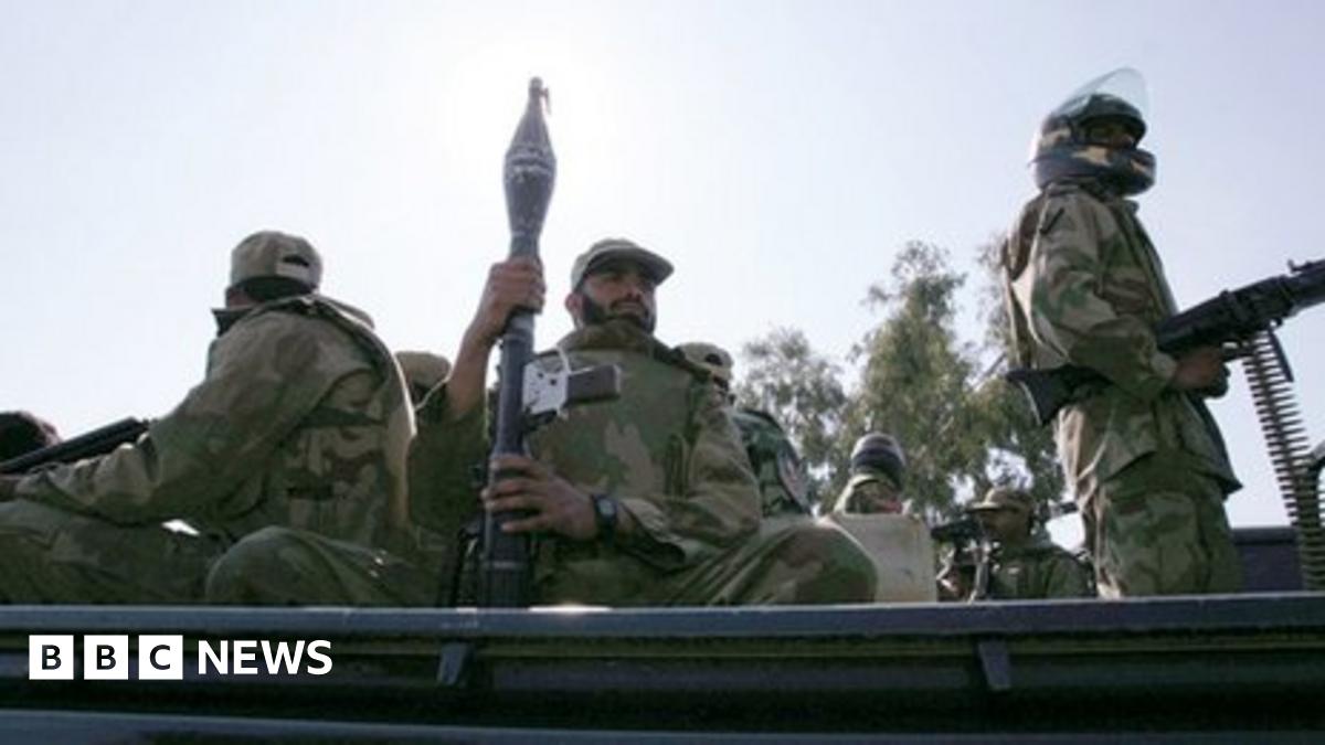 Pakistan outrage after 'Nato attack kills soldiers' - BBC News