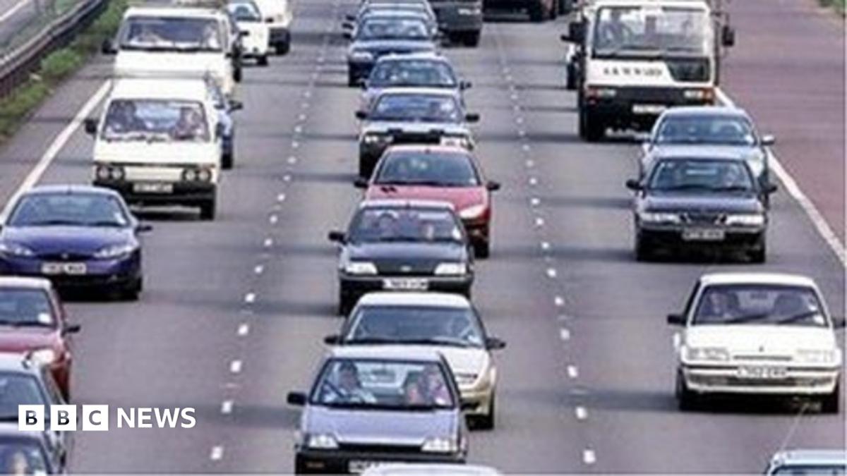 Motorists warned of delays during Catthorpe interchange work - BBC News