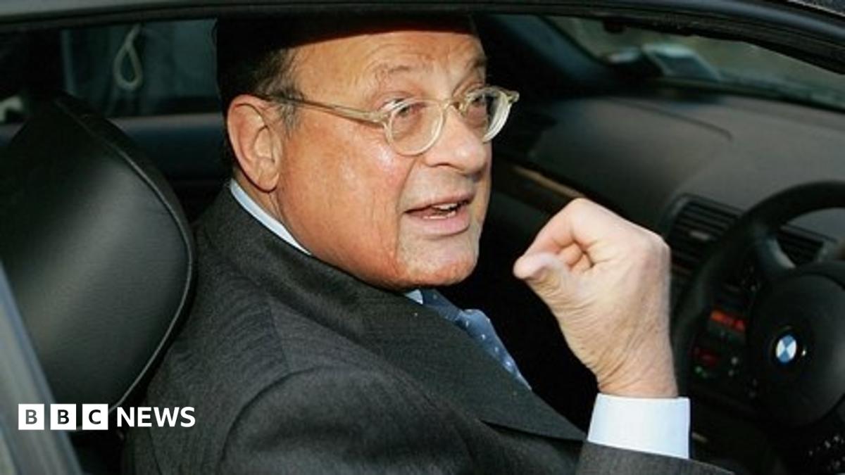 Lawyer David Mills 'willing' to go to Berlusconi trial - BBC News