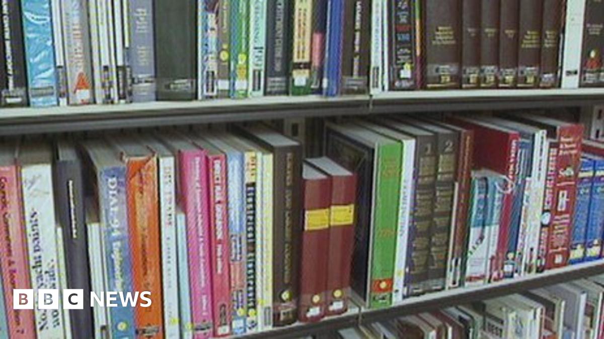 School and volunteers idea for Conwy libraries - BBC News