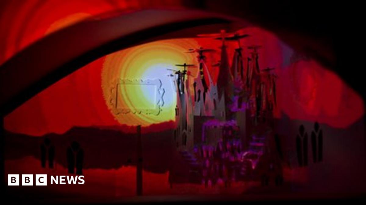 Howl's Moving Castle adapted for the stage in Southwark - BBC News