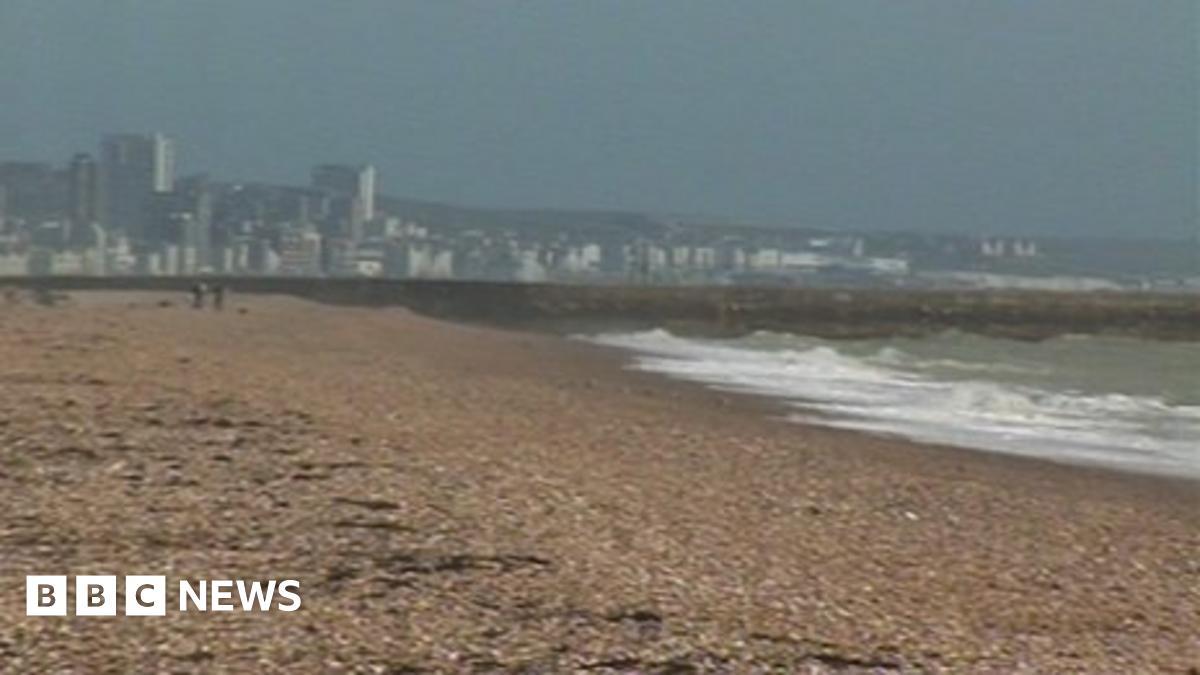 Shoreham beach residents 'not consulted' on boardwalk - BBC News