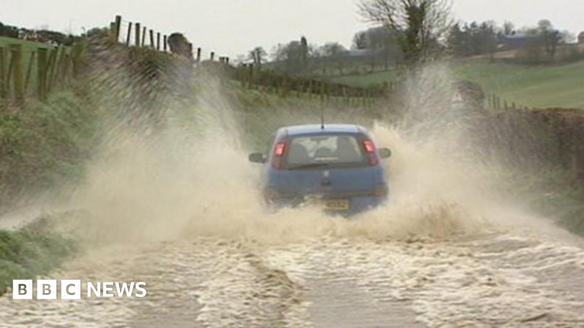 Flooding chaos for north west - BBC News