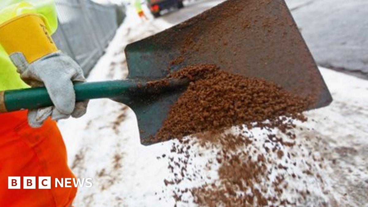 Cambridgeshire 'ready for winter' with extra grit - BBC News