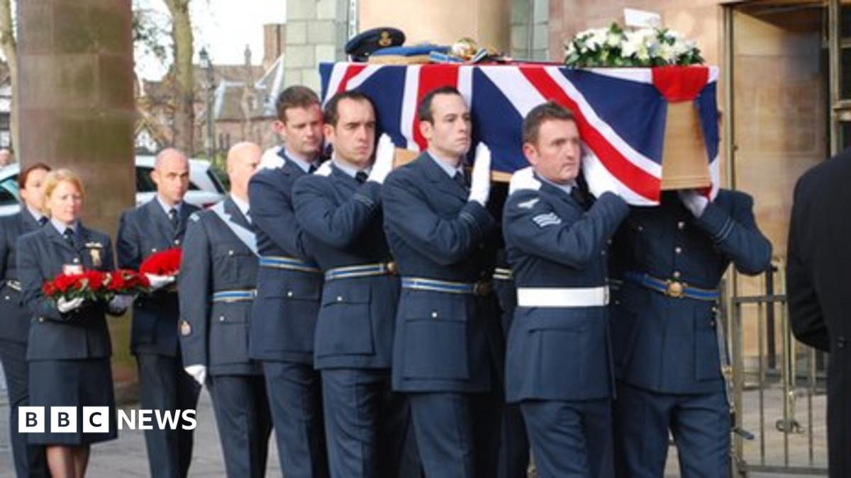 Funeral for RAF Red Arrows pilot Flt Lt Sean Cunningham - BBC News