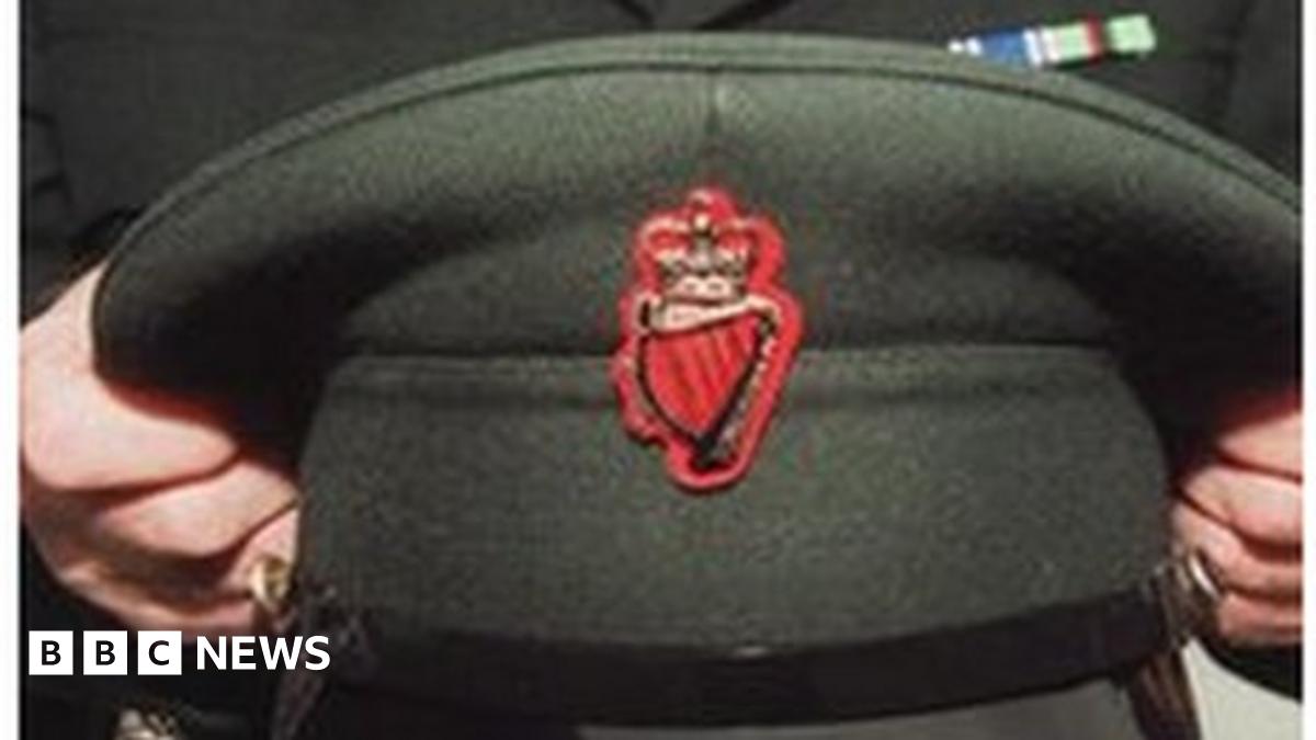 PSNI re-hires hundreds of former RUC officers - BBC News