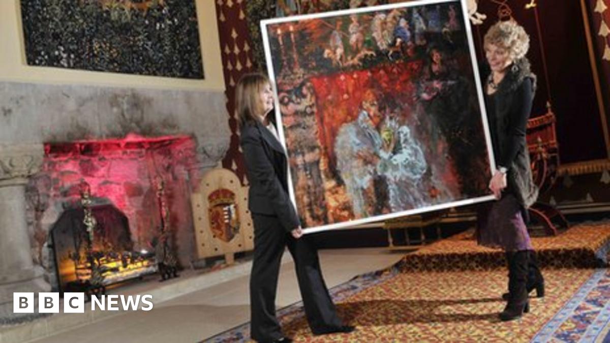 Stirling Castle paintings 'reflect past' - BBC News