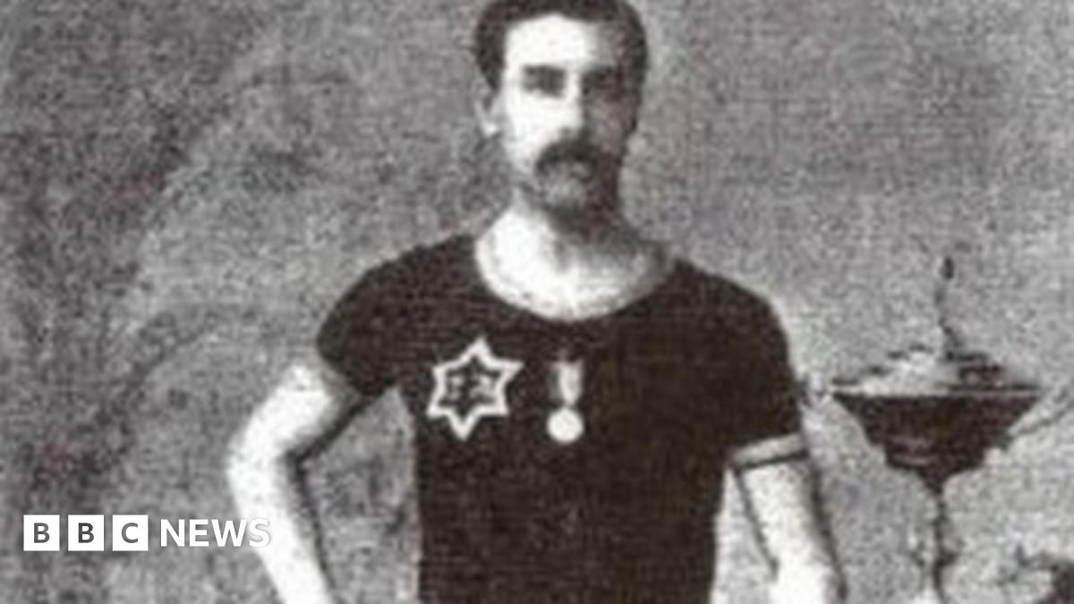 Olympic gold winner Charles Bennett remembered in Shapwick - BBC News