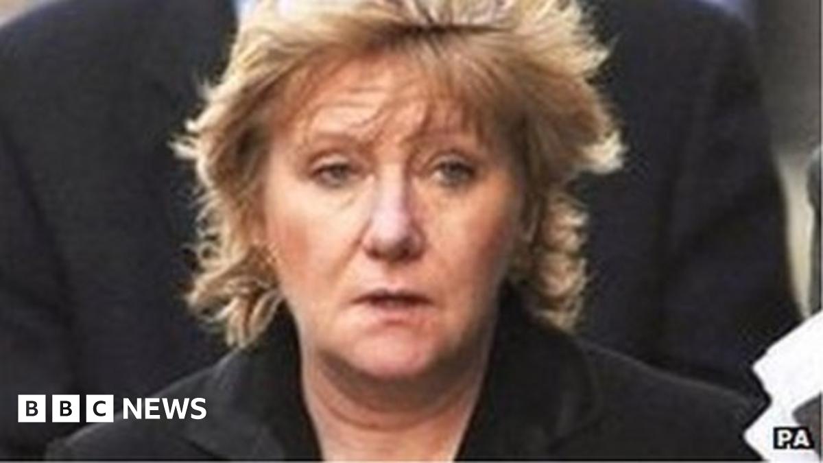 Ex-council boss Christine Laird's legal costs plea - BBC News