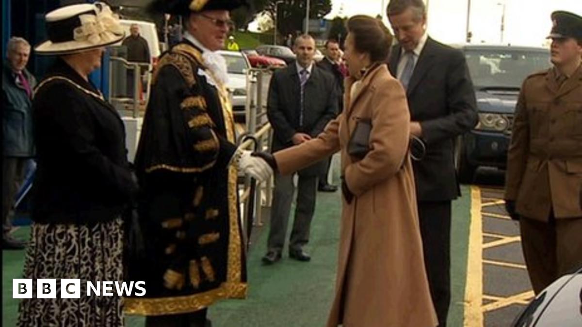 Princess Anne celebrates Tamar Bridge 50th anniversary - BBC News