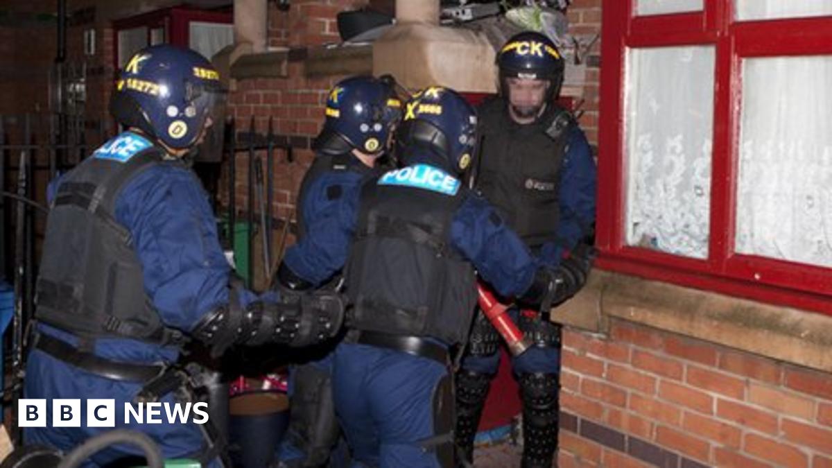 Manchester and Salford drug raids watched by public - BBC News