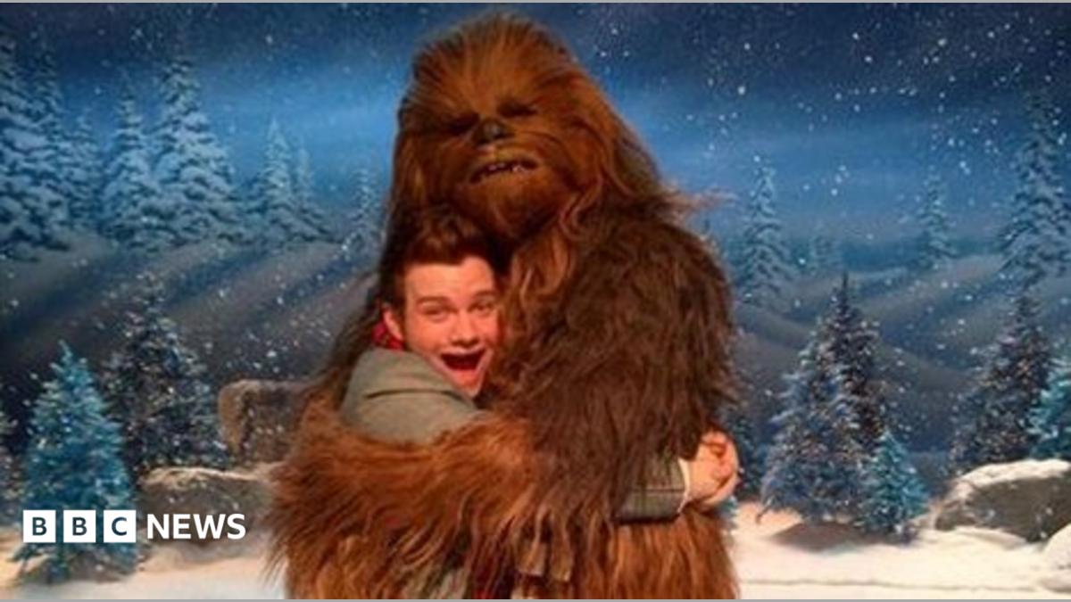 Star Wars' Chewbacca to star in Glee Christmas special - BBC News