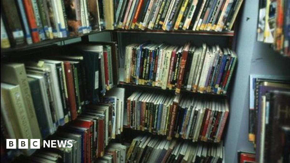 Fareham Library closes for refurbishment - BBC News