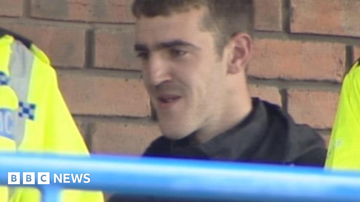 Stoke mosque fire: Simon Beech and Garreth Foster deny arson - BBC News