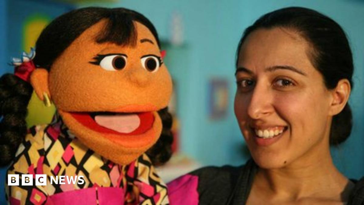 Puppet power as Sesame Street arrives in Lahore - BBC News