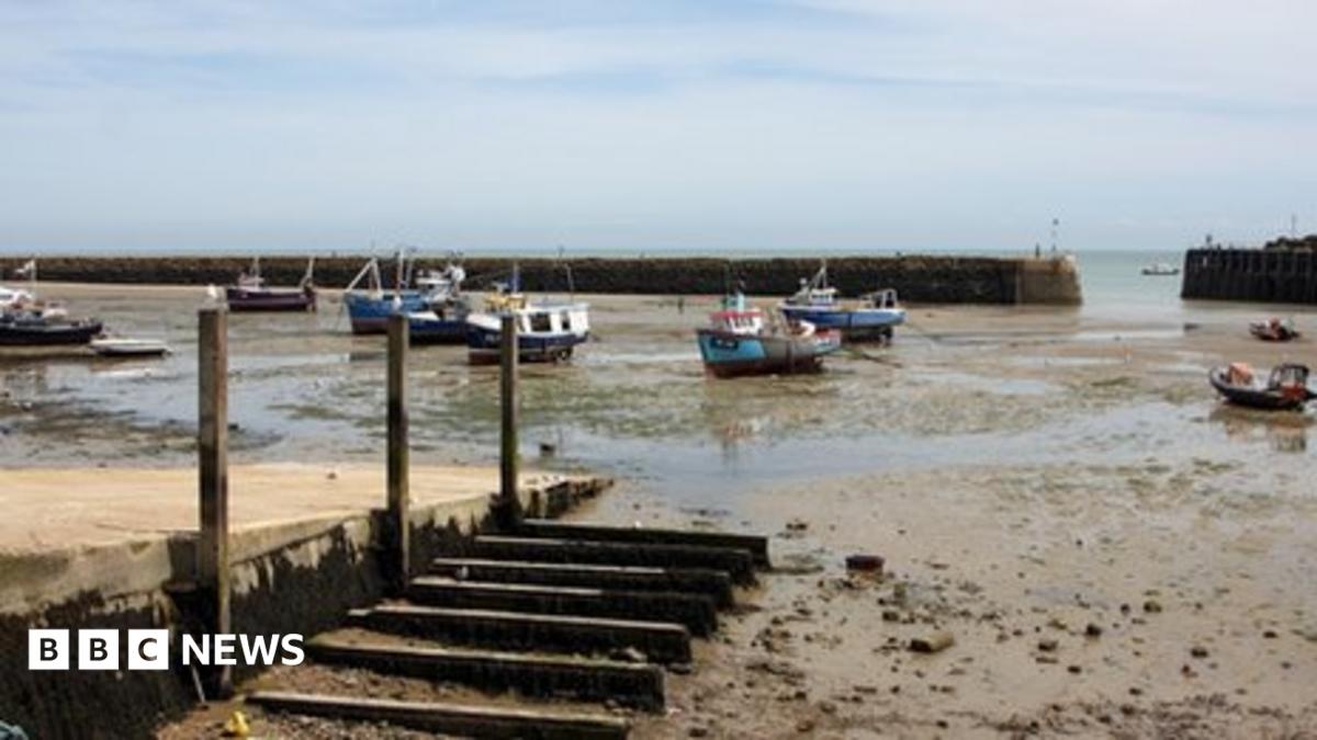 Folkestone seafront 'renaissance' plans approved - BBC News