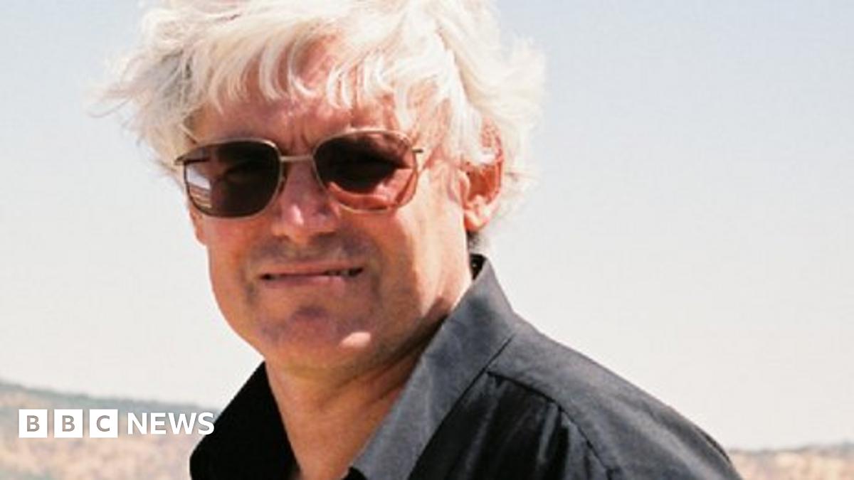 John Kinsella withdraws from TS Eliot Poetry Prize - BBC News