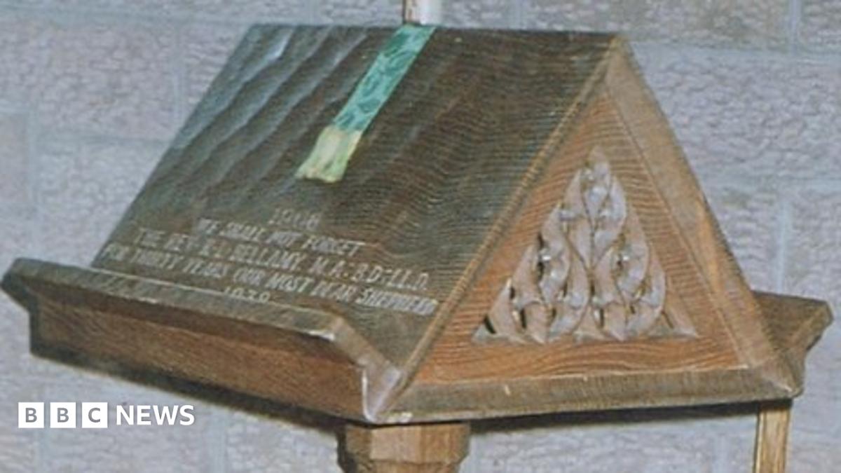 'Mouseman' furniture stolen in North Yorkshire church thefts - BBC News