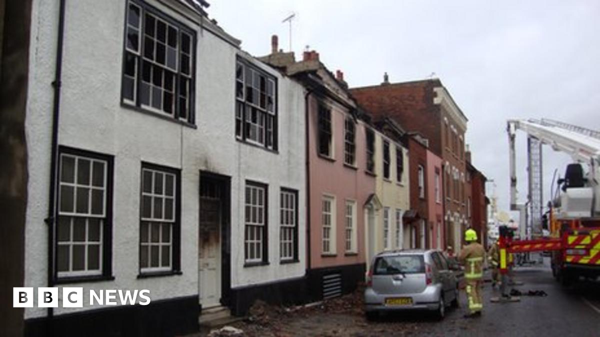 Harwich fire: Couple look to rebuild their lives - BBC News