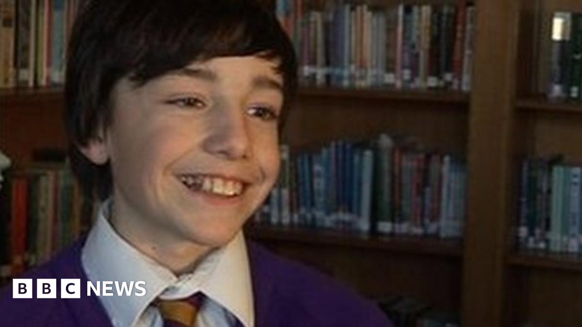 London 2012: England torchbearers revealed - BBC News