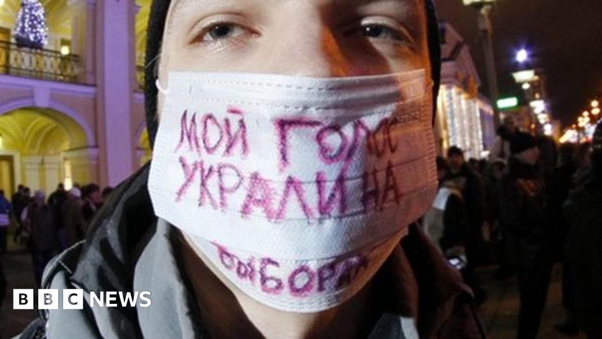 Russian Twitter political protests 'swamped by spam' - BBC News