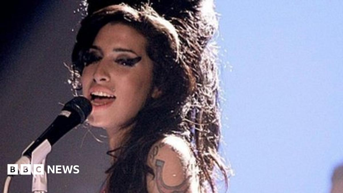 Amy Winehouse's Lioness tops UK album chart - BBC News