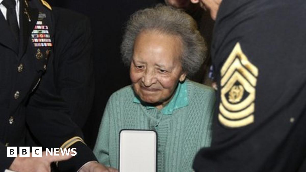 WWII Belgian nurse Augusta Chiwy honoured by US army - BBC News