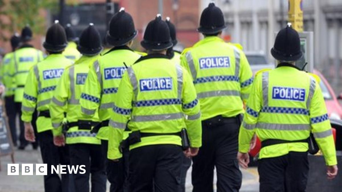 Police corruption: Criminals 'give officers steroids' - BBC News