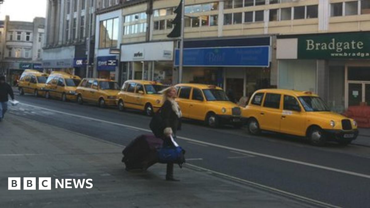 'Too many taxis in Derby', claims drivers association - BBC News