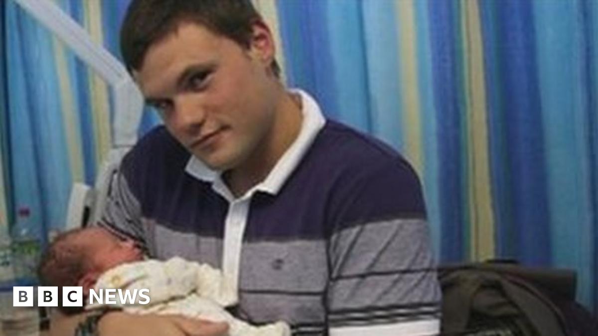 Memorial unveiled in Peacehaven for Pte Daniel Prior - BBC News