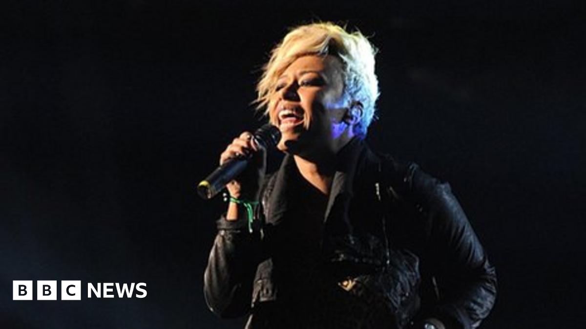 Scots singer Emeli Sande wins critics' choice - BBC News