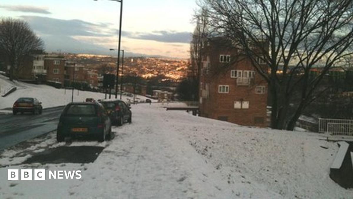 Snow in Sheffield 'caught out' city council - BBC News