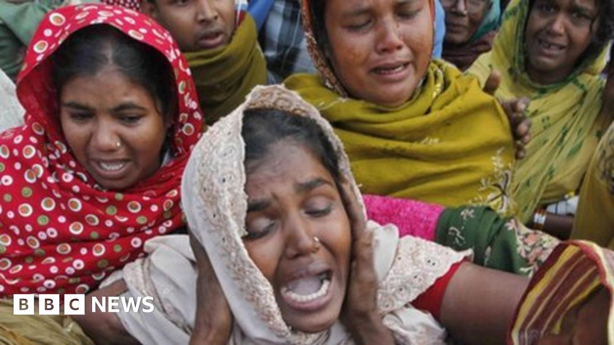 India toxic alcohol kills 143 in West Bengal - BBC News