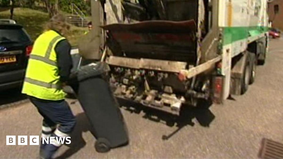 Satellite navigation tracking Exeter bin collections - BBC News