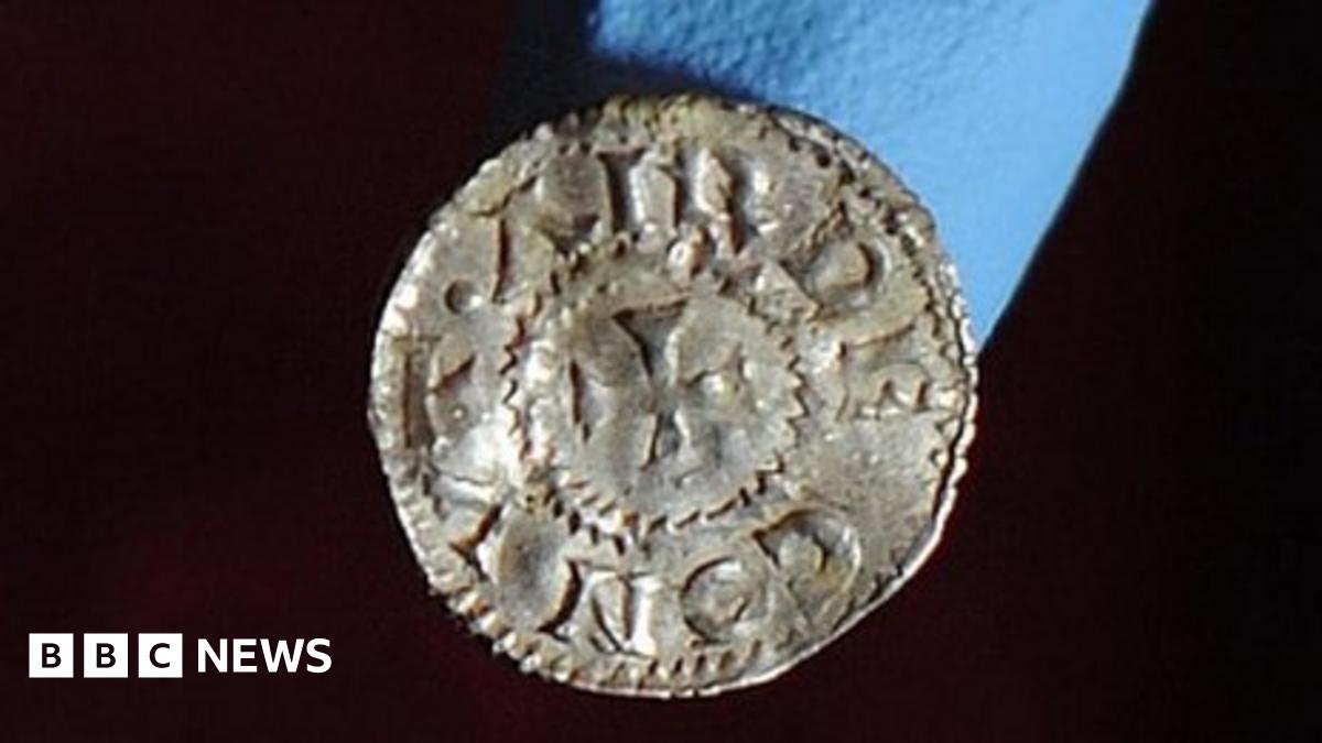 Lancaster City Museum 'ideal place' for Silverdale hoard - BBC News