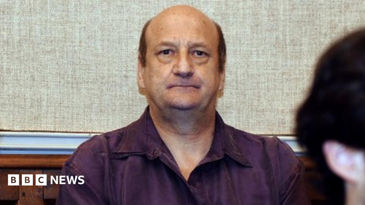 Robert Lund trial: Wife should 'haunt' husband - BBC News