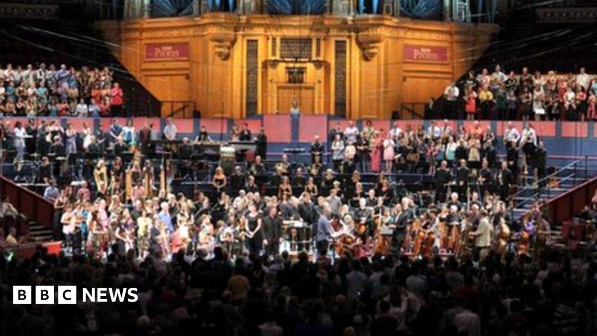 BBC Proms composer Graham Fitkin admits risky debut - BBC News