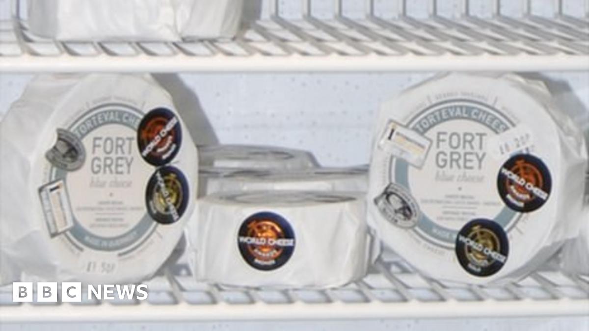Guernsey Fort Grey cheese wins gold award - BBC News