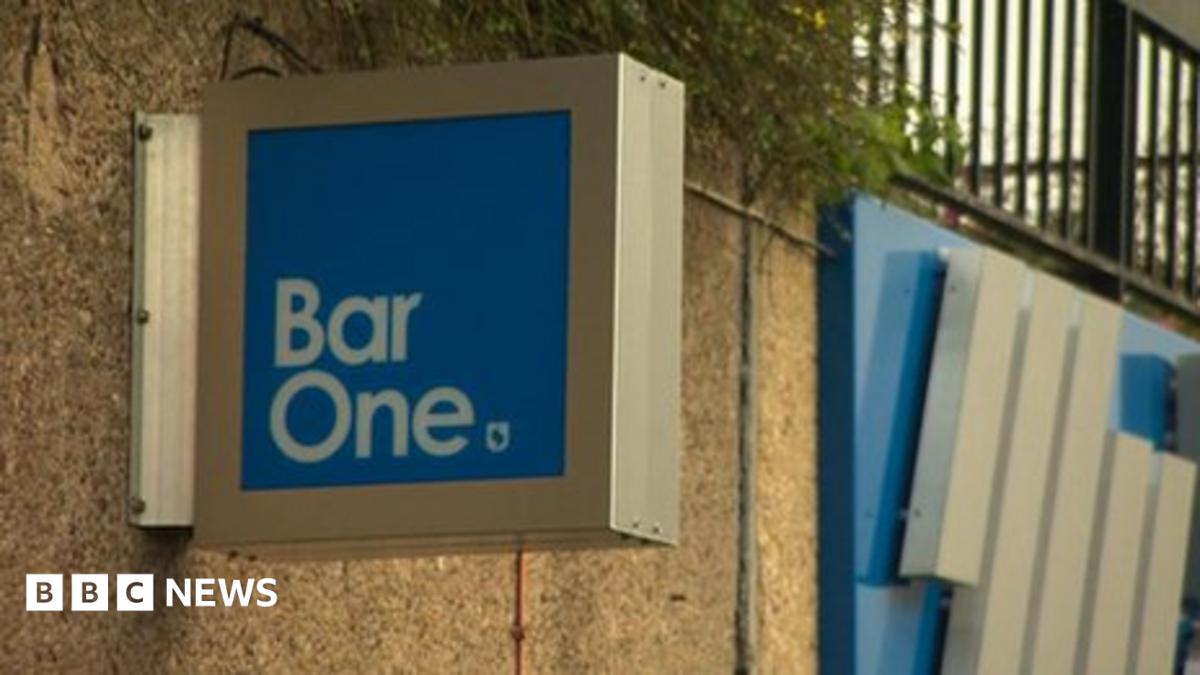 No licence change at Sheffield student Bar One pub - BBC News