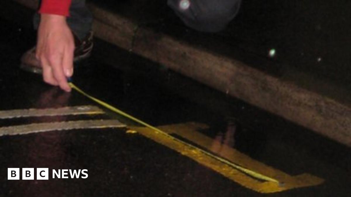'World's shortest' double yellow lines on Norwich street - BBC News