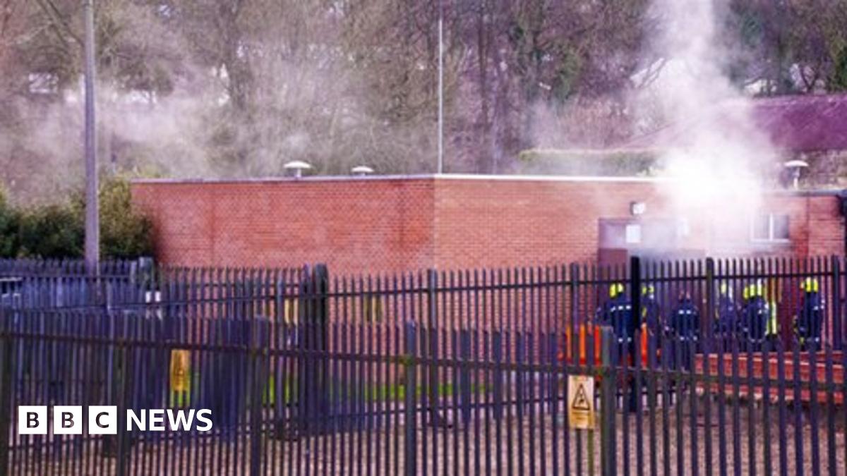 Harrogate loses electricity after substation fire - BBC News