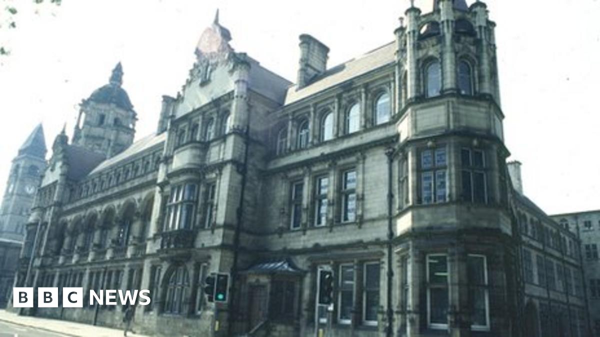 Project starts in Wakefield to create one-way system - BBC News