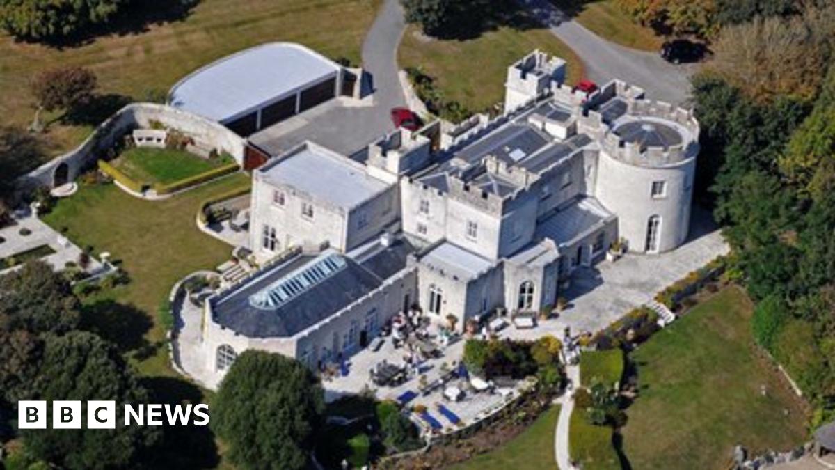 Pennsylvania Castle marketed as Olympic viewing venue - BBC News