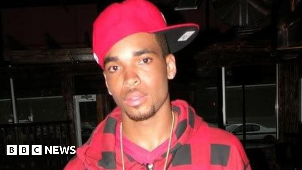 Waka Flocka Flame pays tribute to rapper Slim Dunkin - BBC News