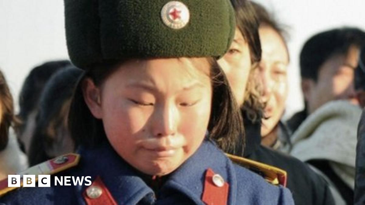 Kim Jong-il death: US urges 'path of peace' - BBC News